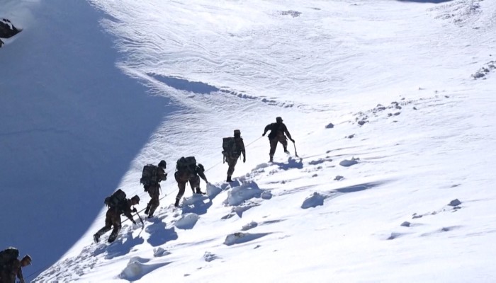 China’s PLA frontier soldiers carry out winter patrol in Tibet ...