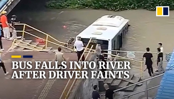 Bus falls into river after driver faints in Shanghai | South China ... Bus falls into river after driver faints in Shanghai | South China ...