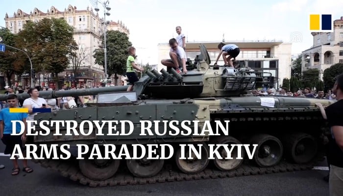 Ukraine parades destroyed Russian tanks and guns in Kyiv ahead of ...