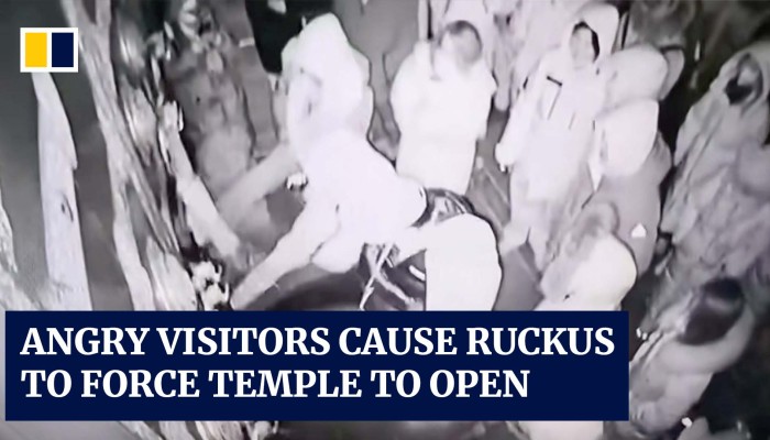 Angry visitors cause ruckus to force temple in China to open | South ...