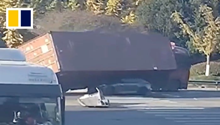 Passengers miraculously survive after car gets crushed | South China ...