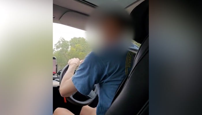 Hong Kong taxi drivers continue to report Uber drivers despite online ...