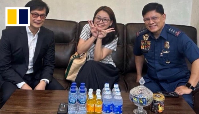Philippine officials in hot water over selfies with fugitive mayor ...