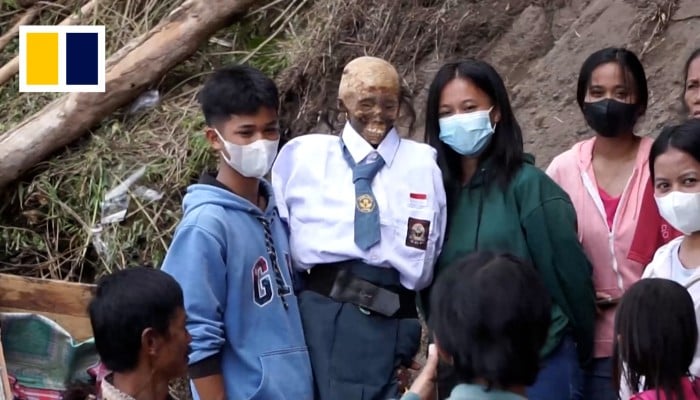 Indonesian villagers dress up dead family members in corpse ritual ...