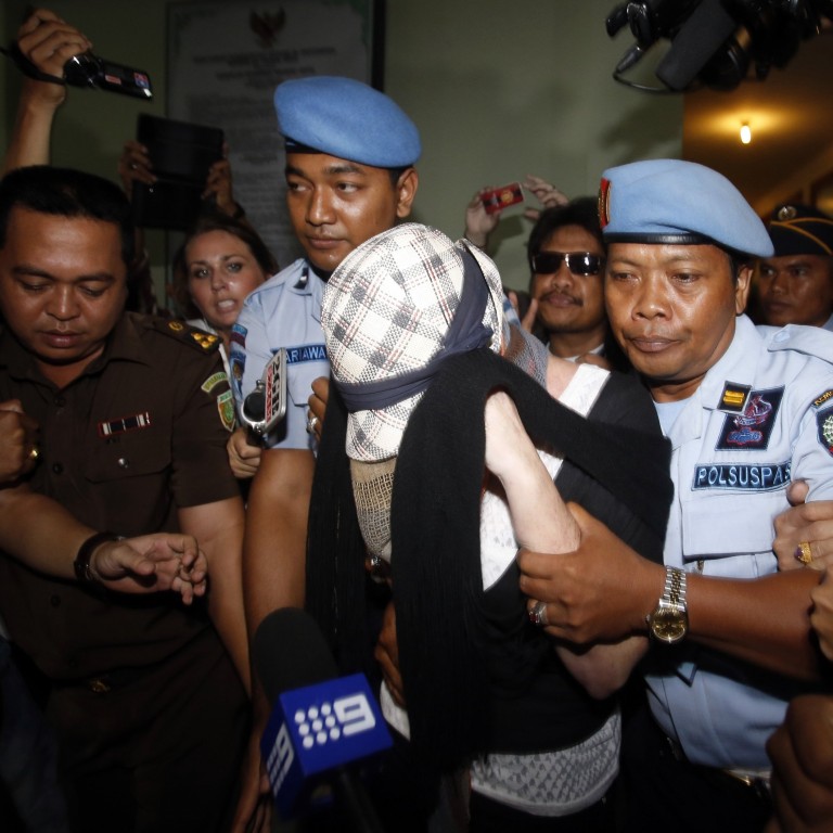 Australian drug trafficker Schapelle Corby faces media glare after ...