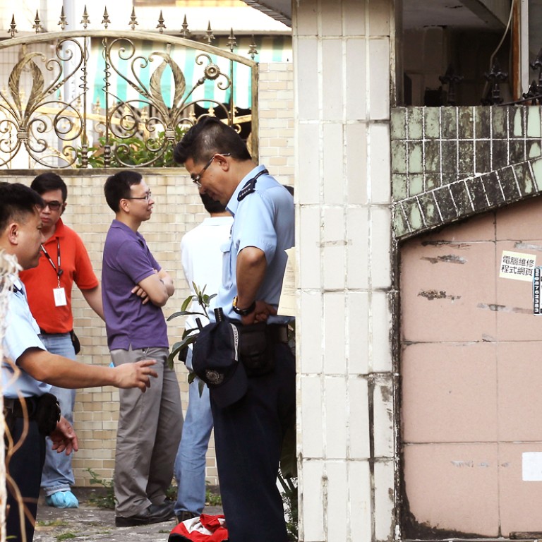 Prosecutor accuses man in parent-stabbing case of 'fake split ...