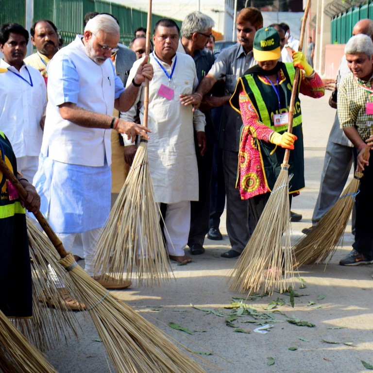 Narendra Modi launches Clean India Campaign by sweeping street | South ...