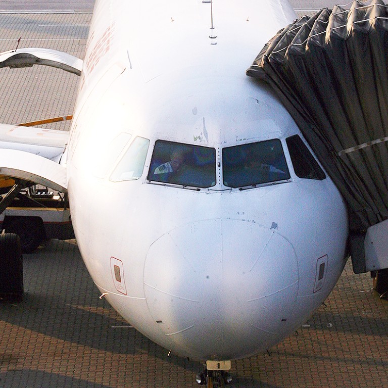 Mainland Chinese passengers kicked off Dragonair flight after refusing ...
