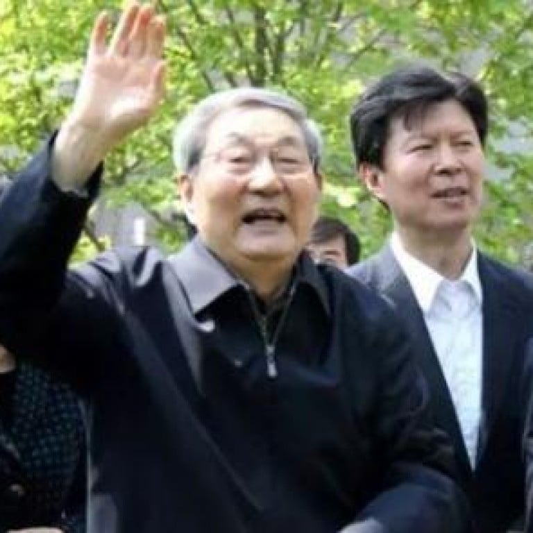 Former Chinese premier Zhu Rongji steps back into the spotlight at ...