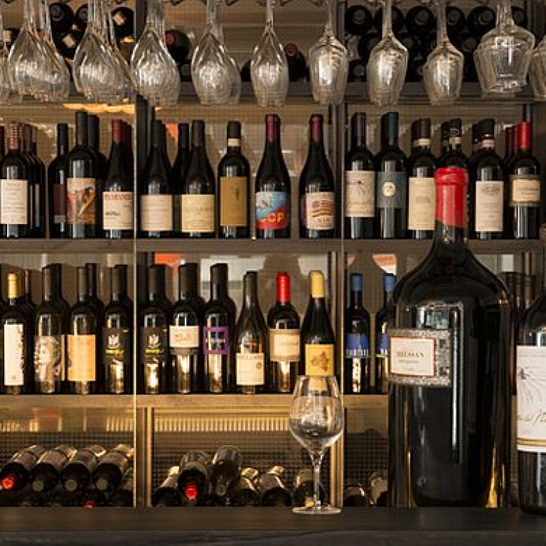 Mekiki no Ginji from Okinawa and 121BC from Sydney land in Hong Kong ...