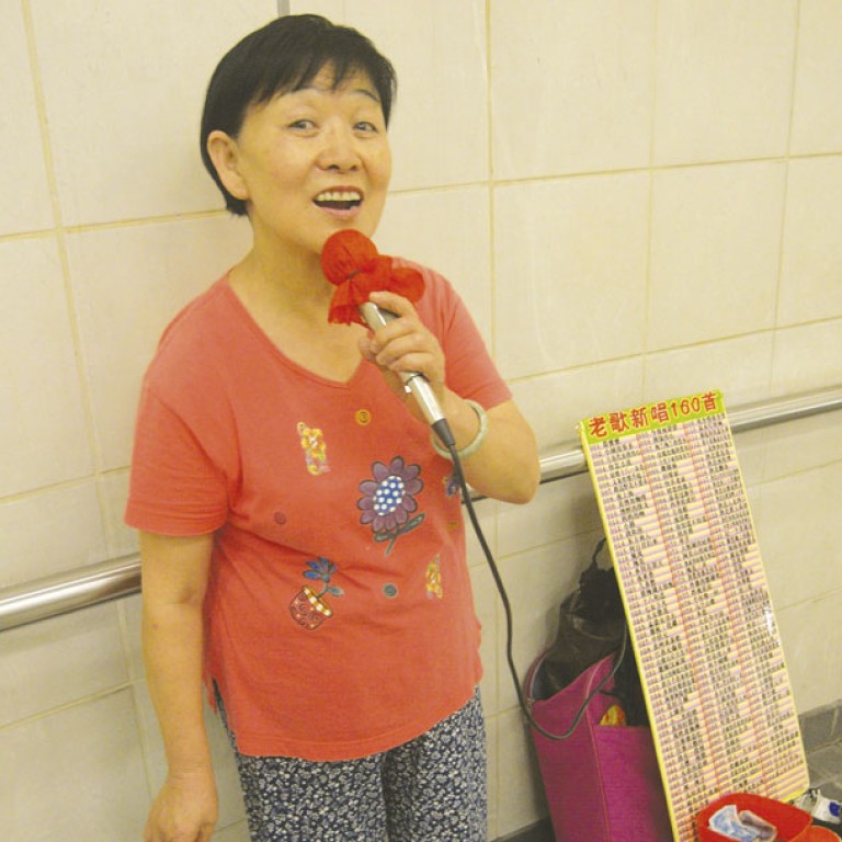Street Performer Zheng Lan-kuang | South China Morning Post