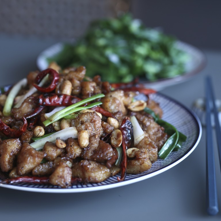 How to make stir-fried chilli chicken, a dish that can be on the table ...