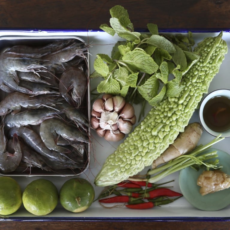 how to cook raw prawns for a salad