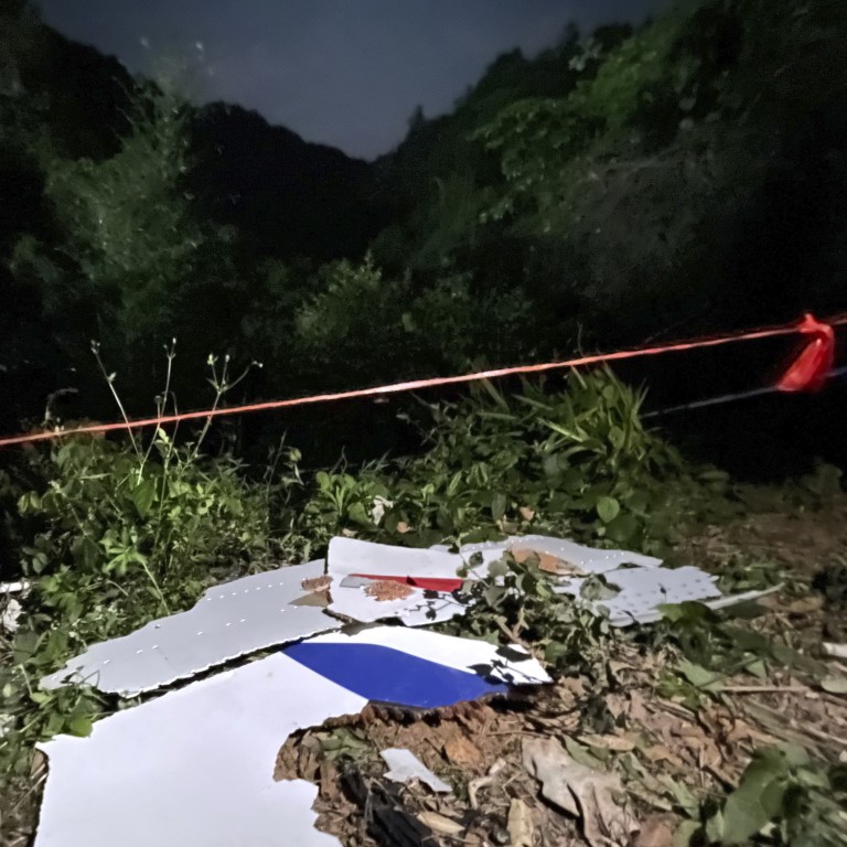 China Eastern Airlines flight MU5735: rescuers yet to find any ...