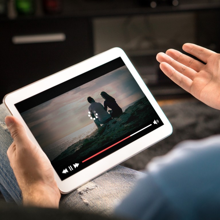 Download Netflix, watch later: viewing content offline can help the ...
