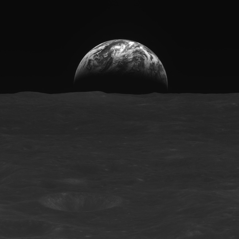South Korea’s first lunar orbiter Danuri sends photos of Earth, moon ...
