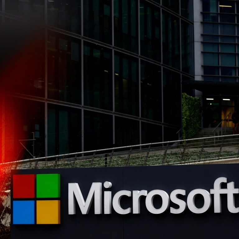 Microsoft probes Teams, Outlook outage as thousands of users report ...