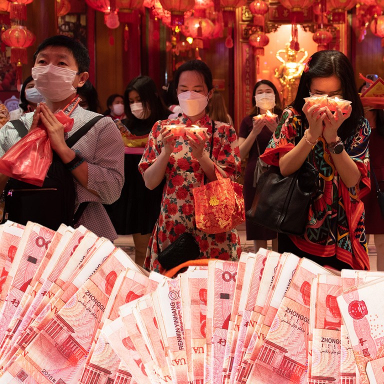 ‘Money more important than love’: video of worshippers queuing outside ...