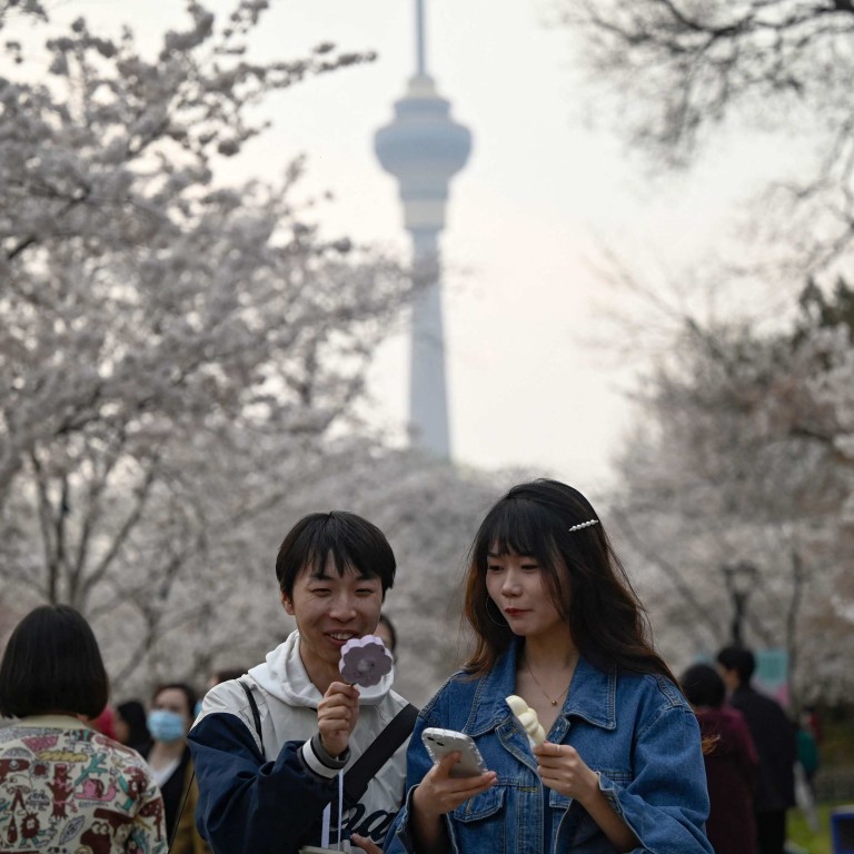 Covid-19 in China: time to limit mask mandates, respiratory expert ...