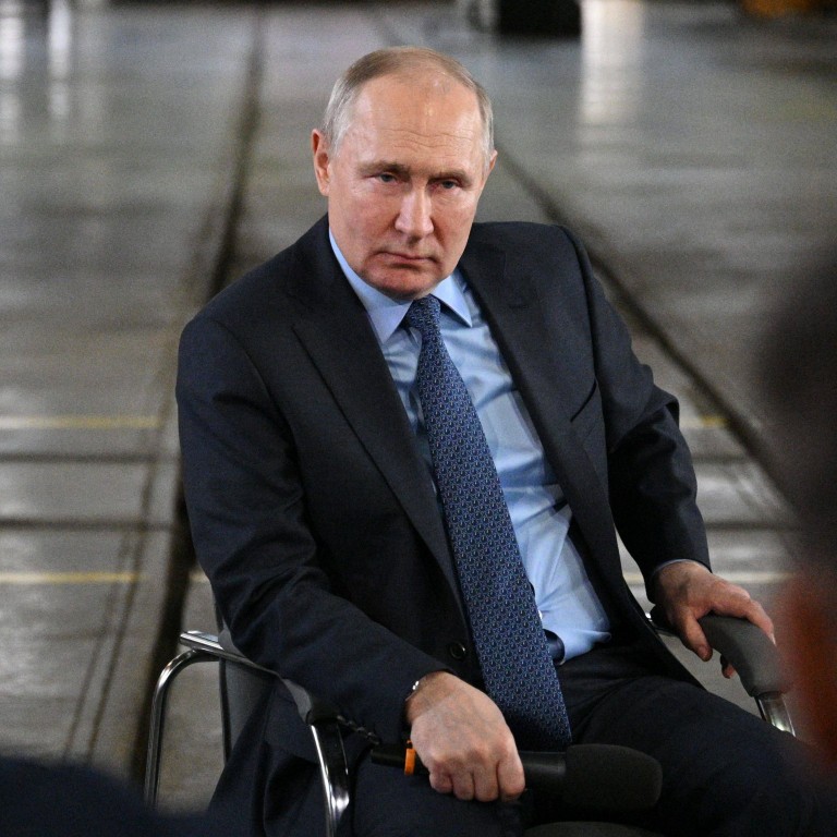 Putin ‘pathologically afraid for his life’, never uses mobile phone ...