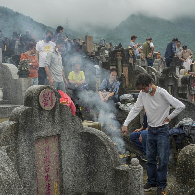Ching Ming Festival: Hongkongers crowd cemetery for grave-sweeping ...