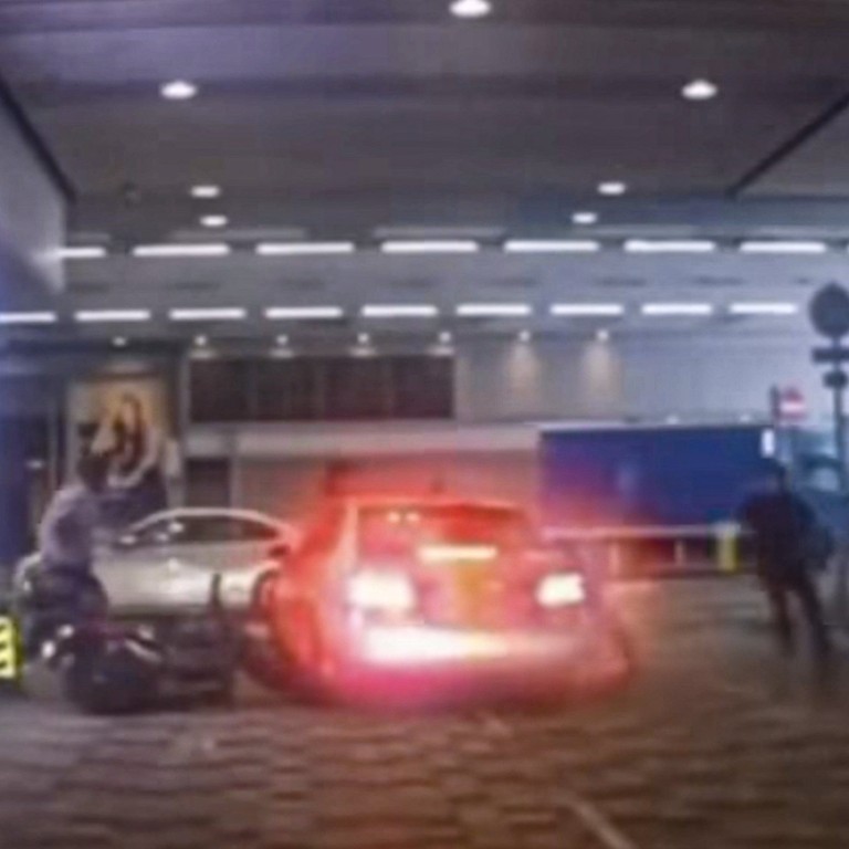 Hong Kong Policeman Clings To Mercedes Benz As Suspected Triad Member
