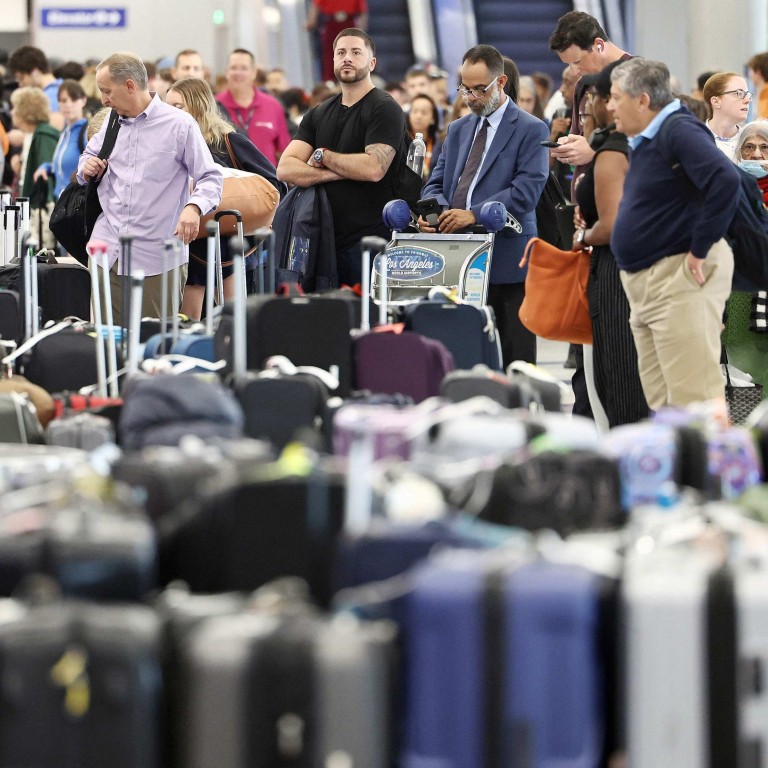 United CEO apologises for taking private jet as airline cancels 750 ...