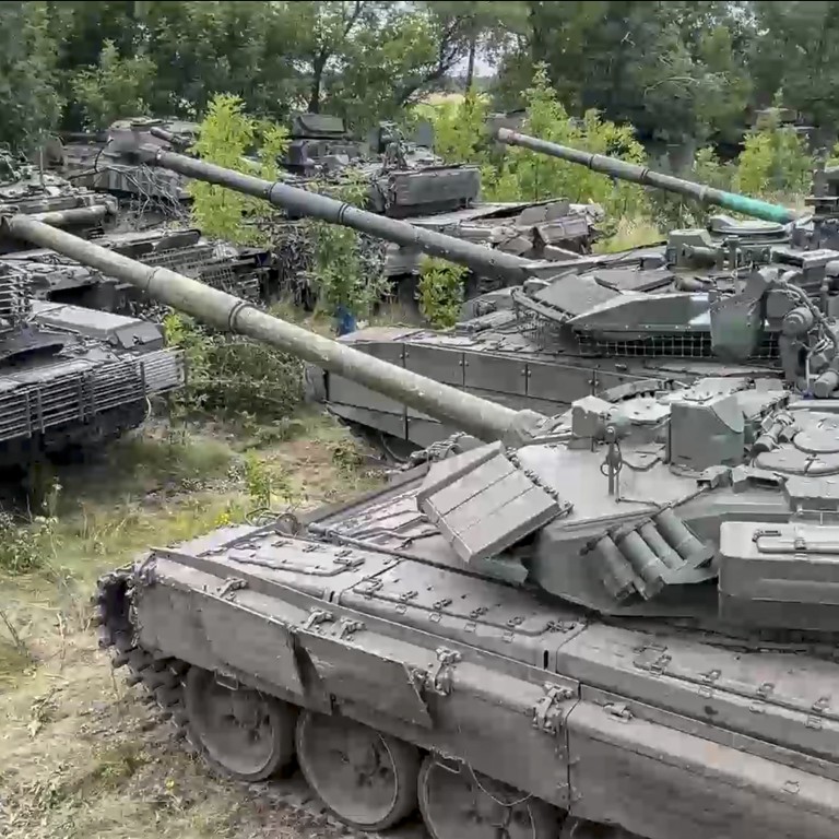 Russia says Wagner surrenders tanks, other weapons to military after ...