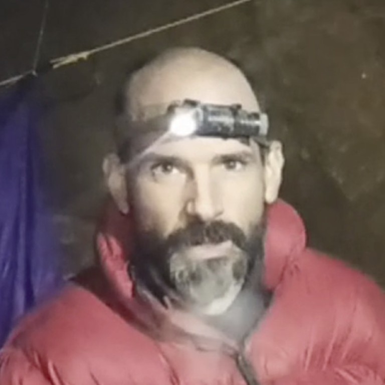 Rescuers race to save US researcher Mark Dickey, who is trapped 1,000 ...