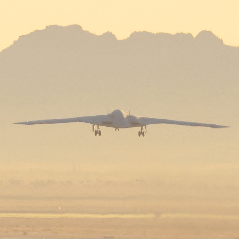 New US nuclear stealth bomber, the B-21 Raider, takes its first test ...