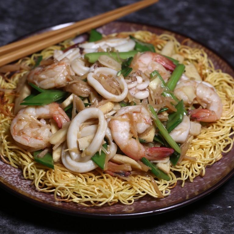 How to make chow mein with seafood and vegetables – a simple, versatile ...