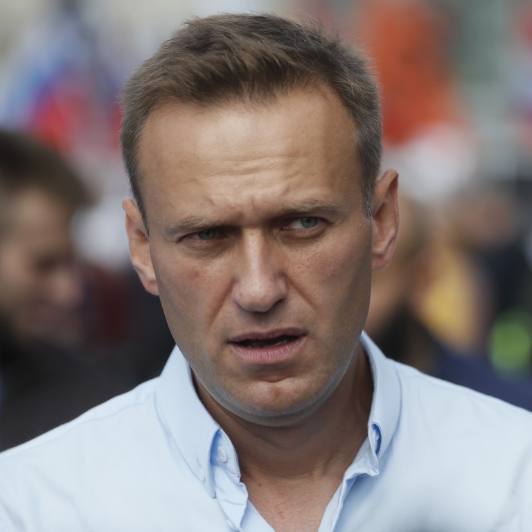 Russian opposition leader Alexei Navalny falls ill after exposure to ...