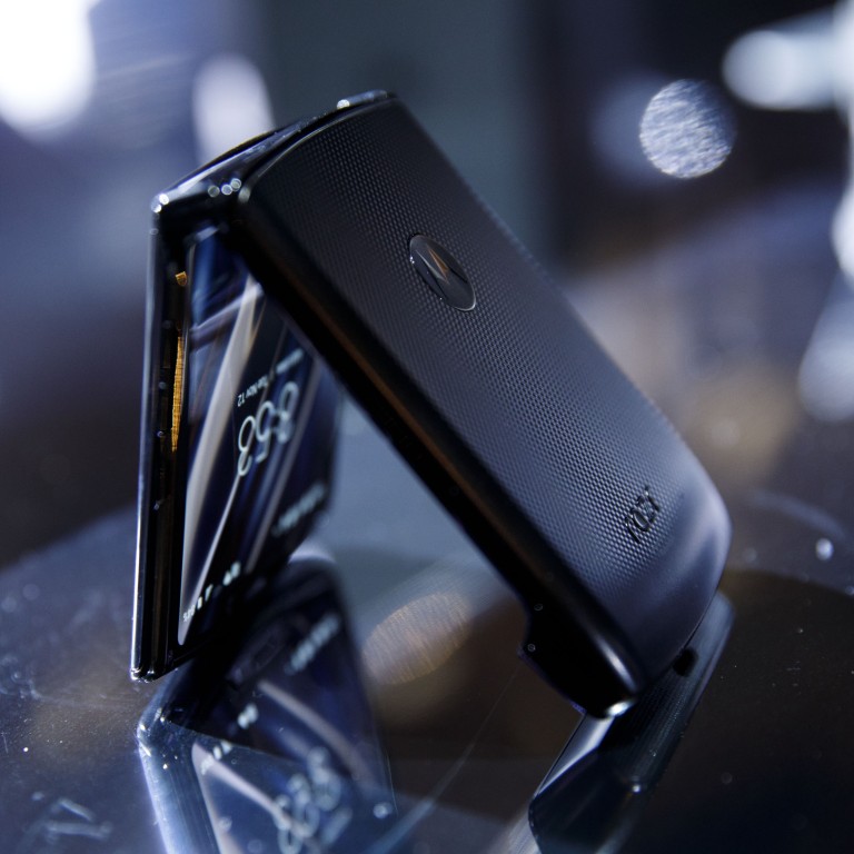 Motorola revives its 2000s flip phone, the Razr, but its price may make ...