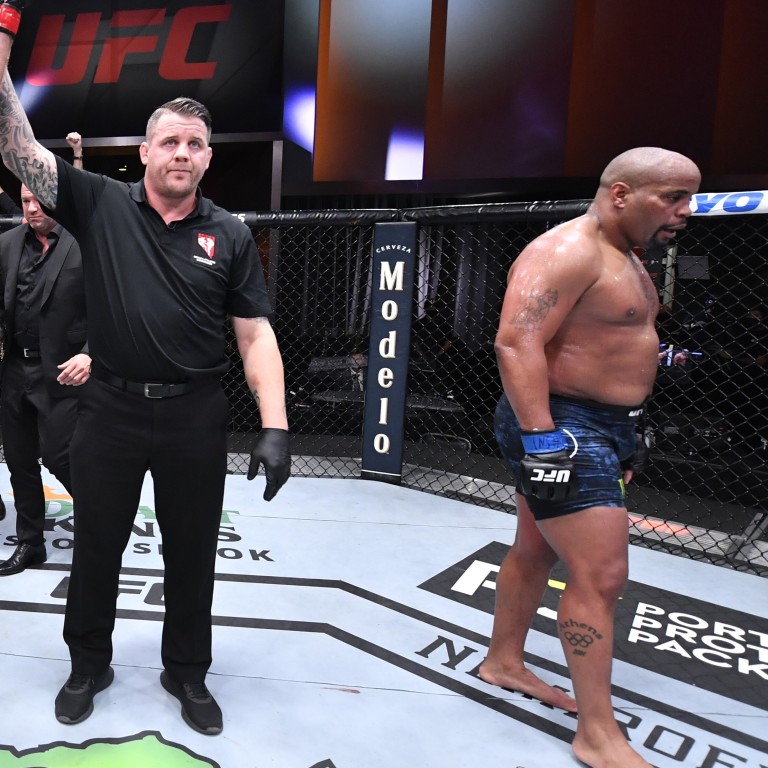 UFC 252: Marc Goddard sorry for missing Stipe Miocic eye poke on Daniel ...