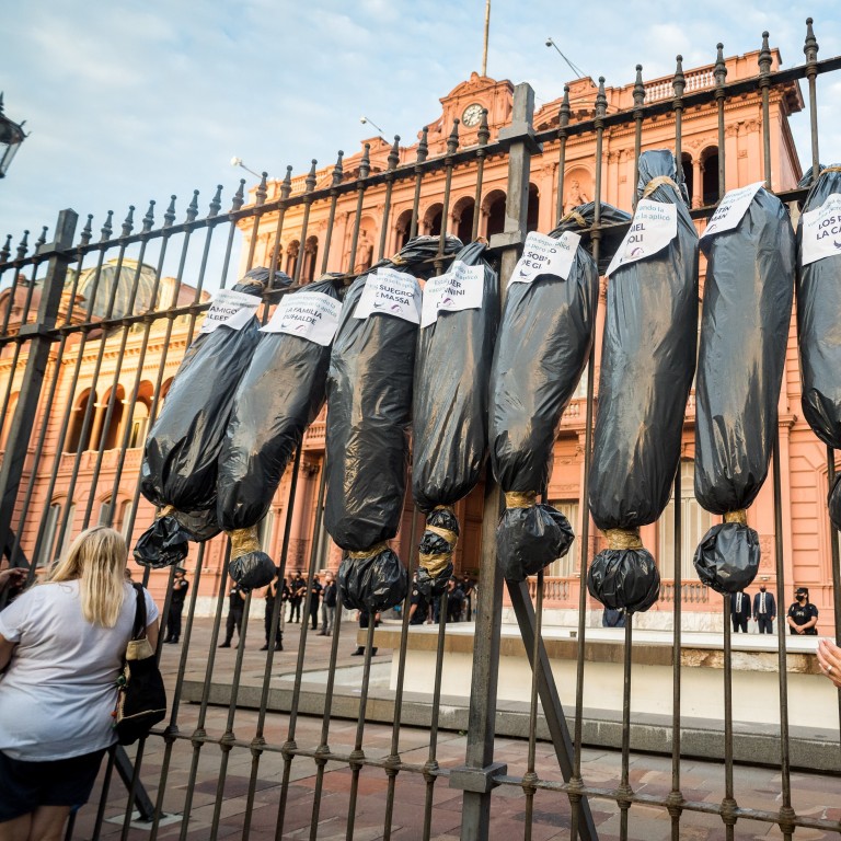 Argentinians hang mock body bags to protest against ‘VIP vaccinations ...