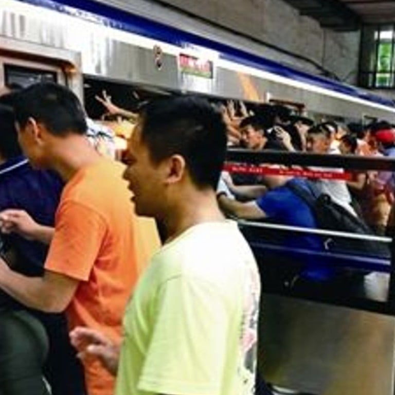 People power saves Chinese man crushed between subway train and safety ...