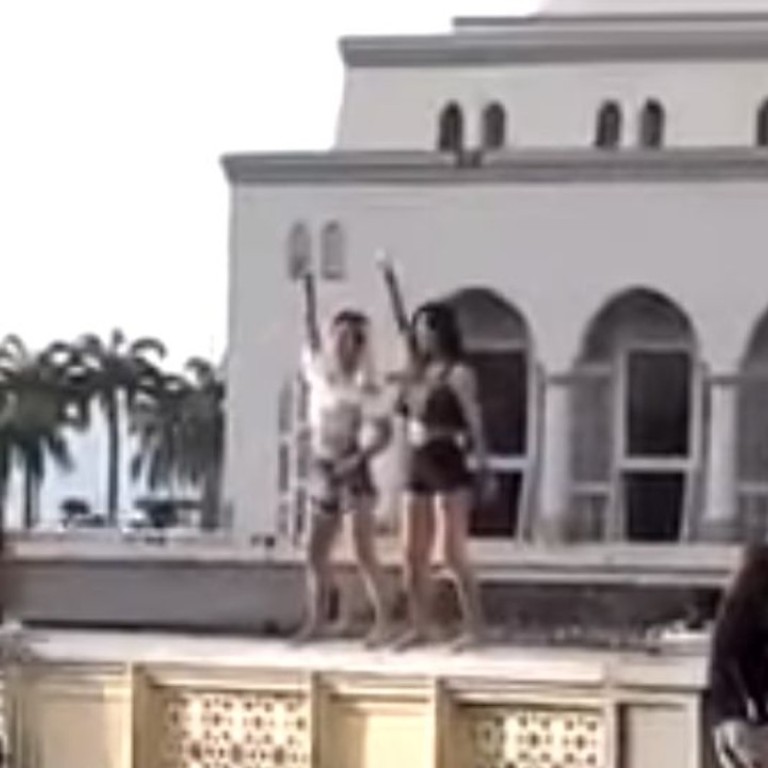 Malaysian Mosque Bans Tourists After ‘sexy Dance Goes Viral South