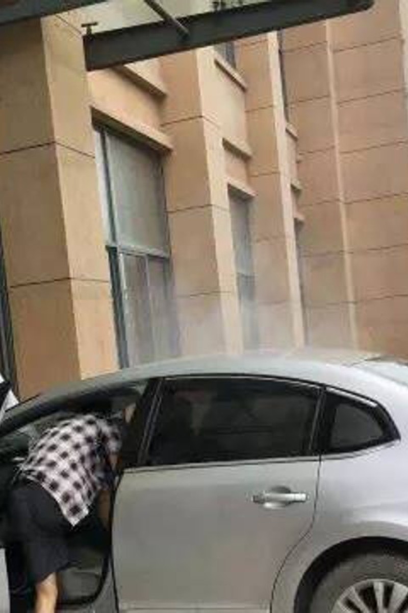 Baekhyun And Taeyeon Kiss In The Car