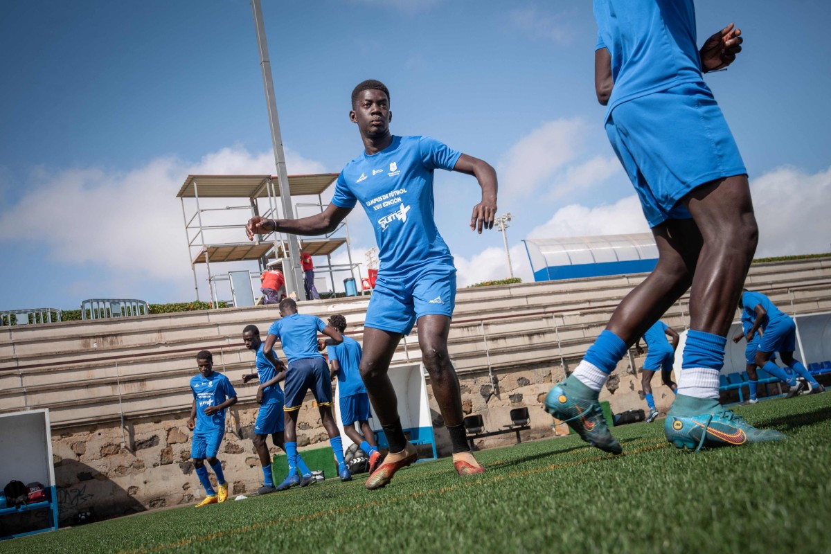Love for football helps migrant teenagers assimilate into Spanish ...