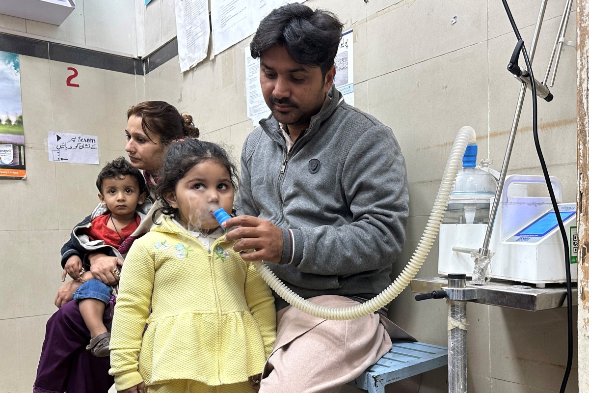 Rising air pollution hits Pakistan’s second-biggest city as sick ...