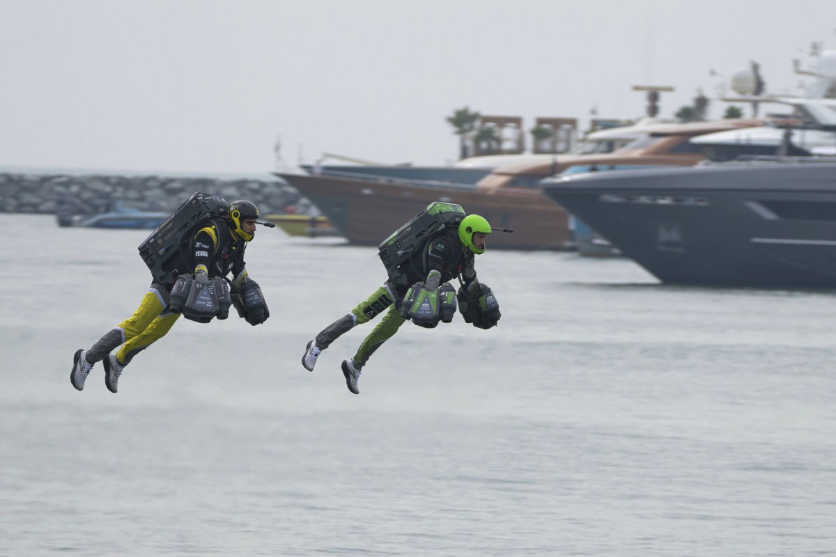 ‘Iron Man’ pilots compete in Dubai’s first-ever jet suit race - Young ...