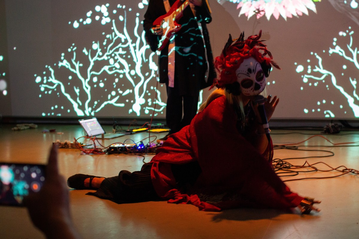 Performance art duo Guiguisuisui don’t do ‘ordinary’ concerts - YP ...