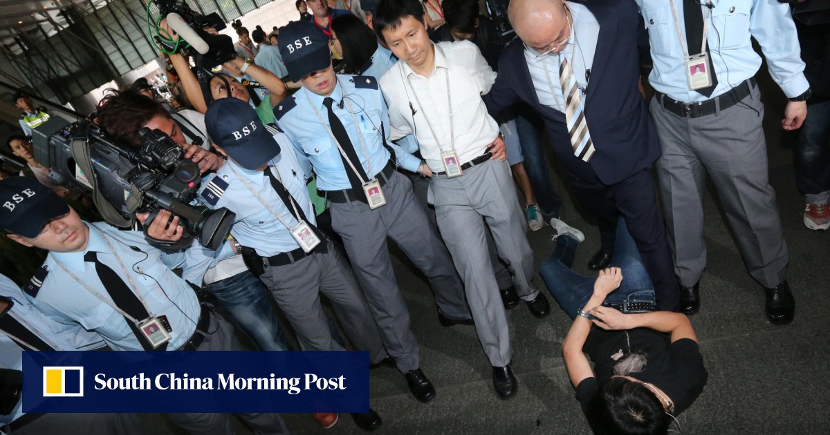 Armed with court order, bailiffs sweep Occupy activists from HSBC site ...