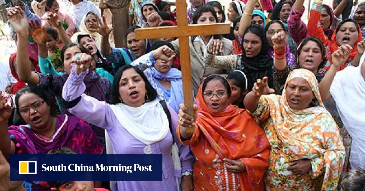 Pakistan Christians close schools to protest over riot | South China ...
