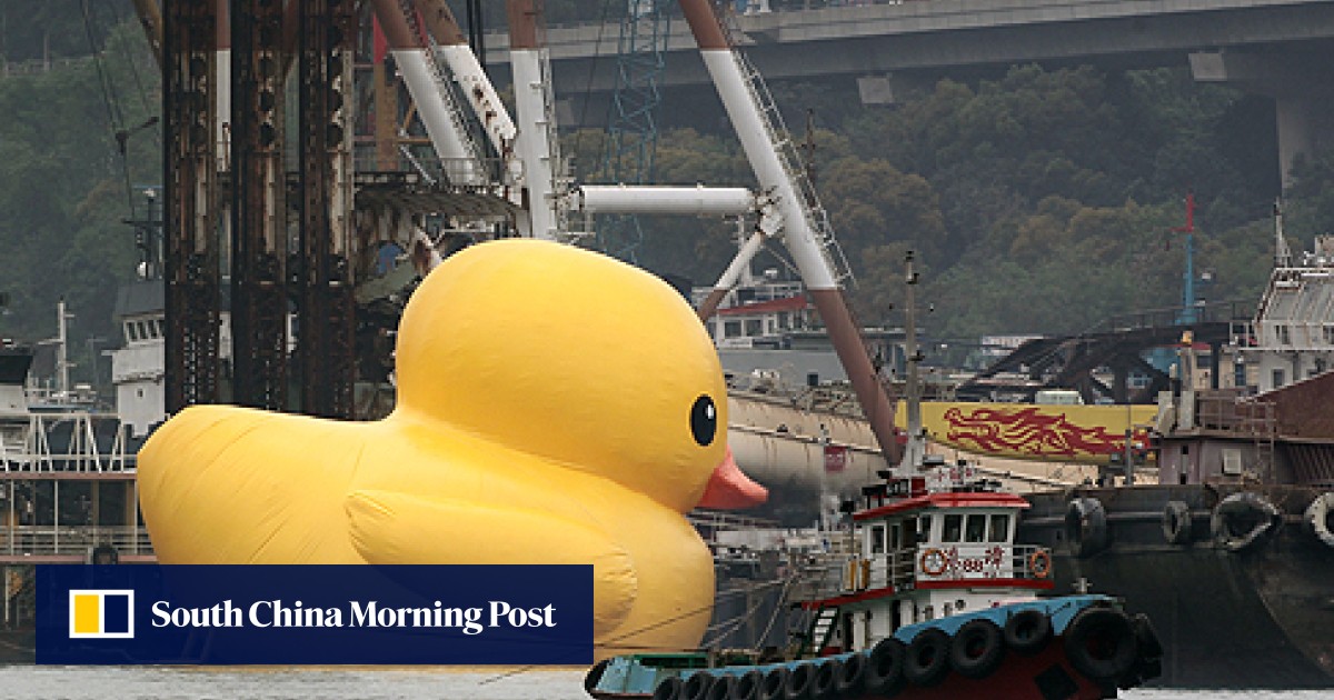 Giant inflatable Rubber Duck set to sail into Victoria Harbour next ...