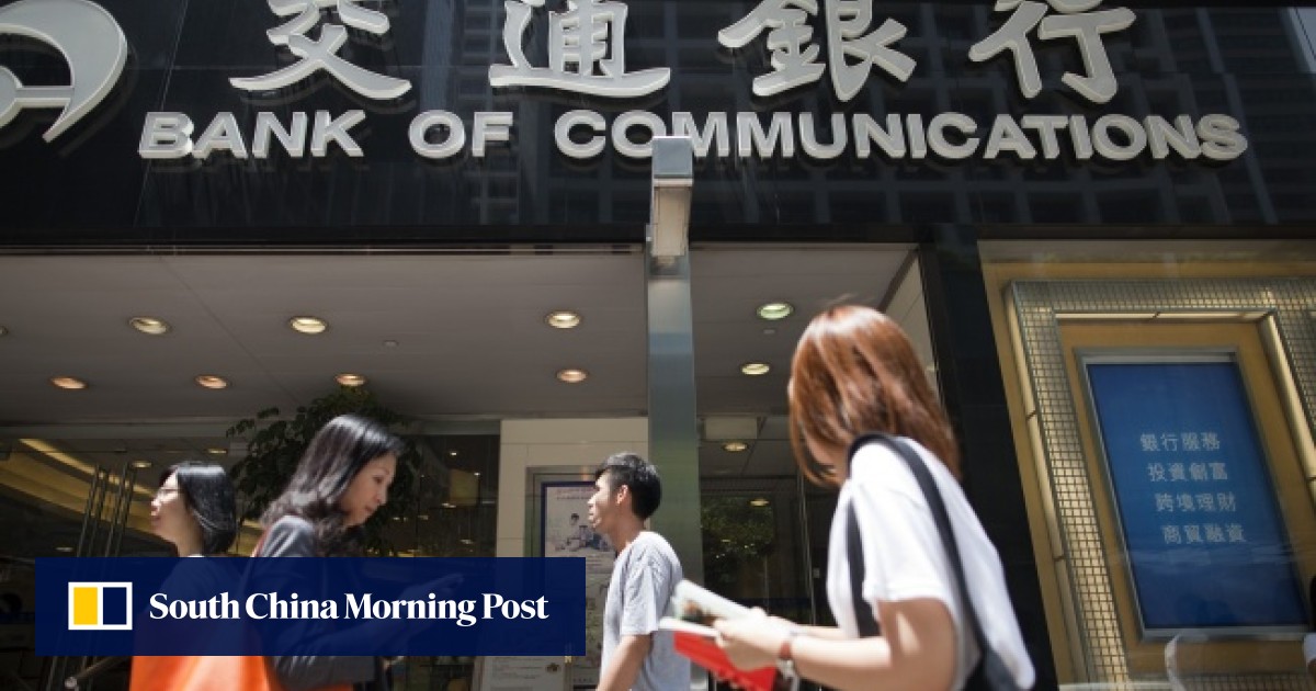 Bungling bank robber used fingers under his T-shirt in attempted stick ...