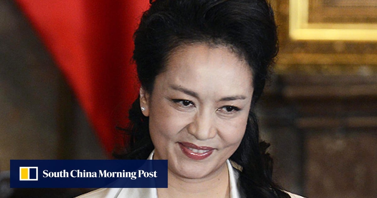 First Lady Peng Liyuan Makes Vanity Fairs Best Dressed List South
