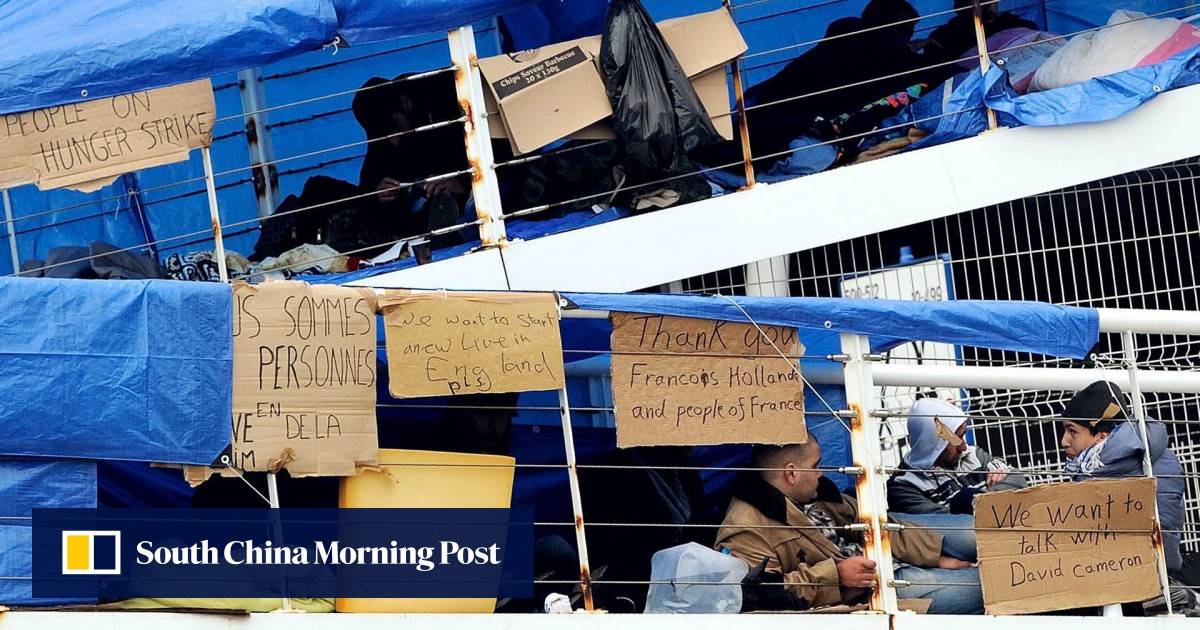 Syrian refugees occupying bridge in French Channel port given asylum ...
