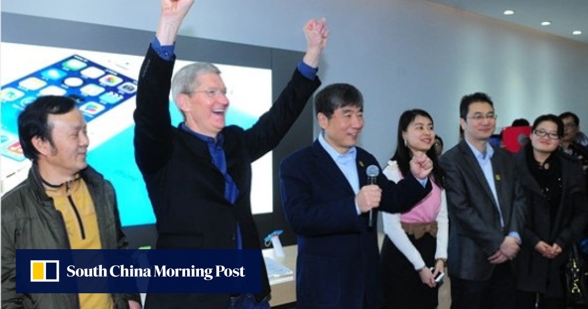 Apple CEO appears in Beijing to celebrate China Mobile sale of iPhones ...