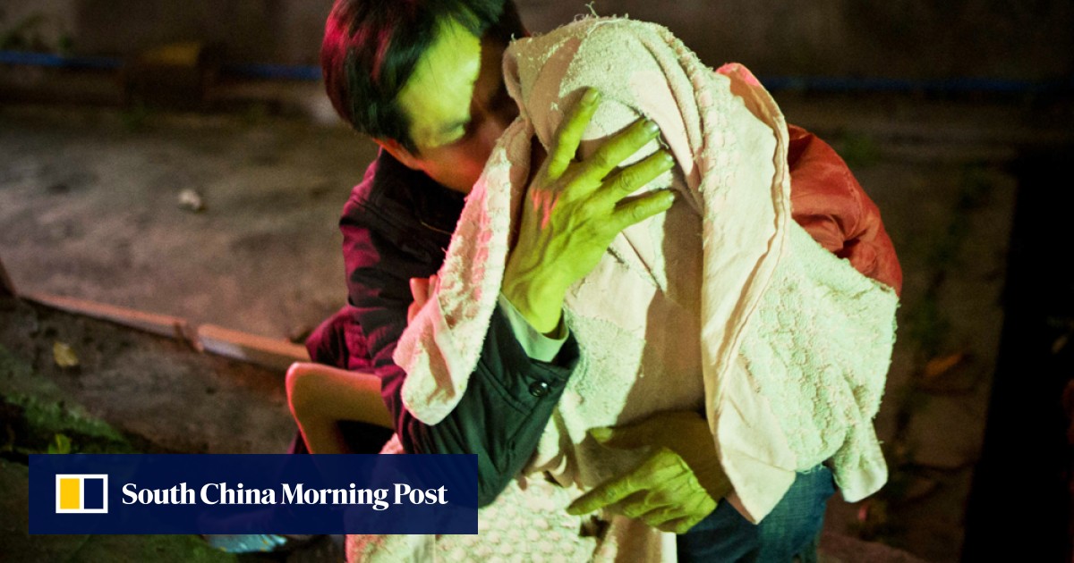 Abandoned: Heartbreaking pictures of parents leaving their children in ...